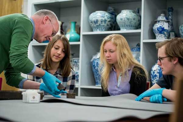 Students and Researchers | Gardens, Libraries & Museums